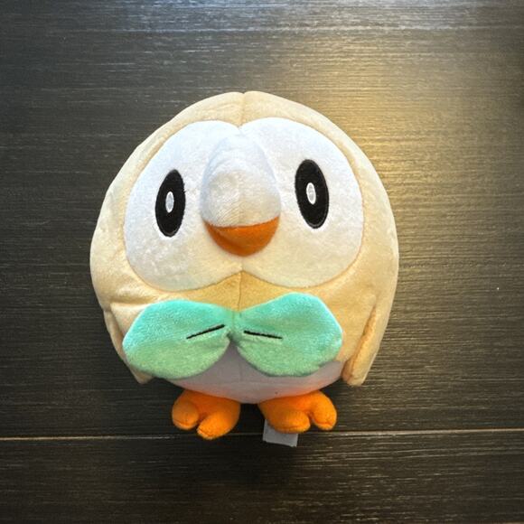 Pokémon Center | Toys | Pokemon Center Original Standing Rowlet Poke ...